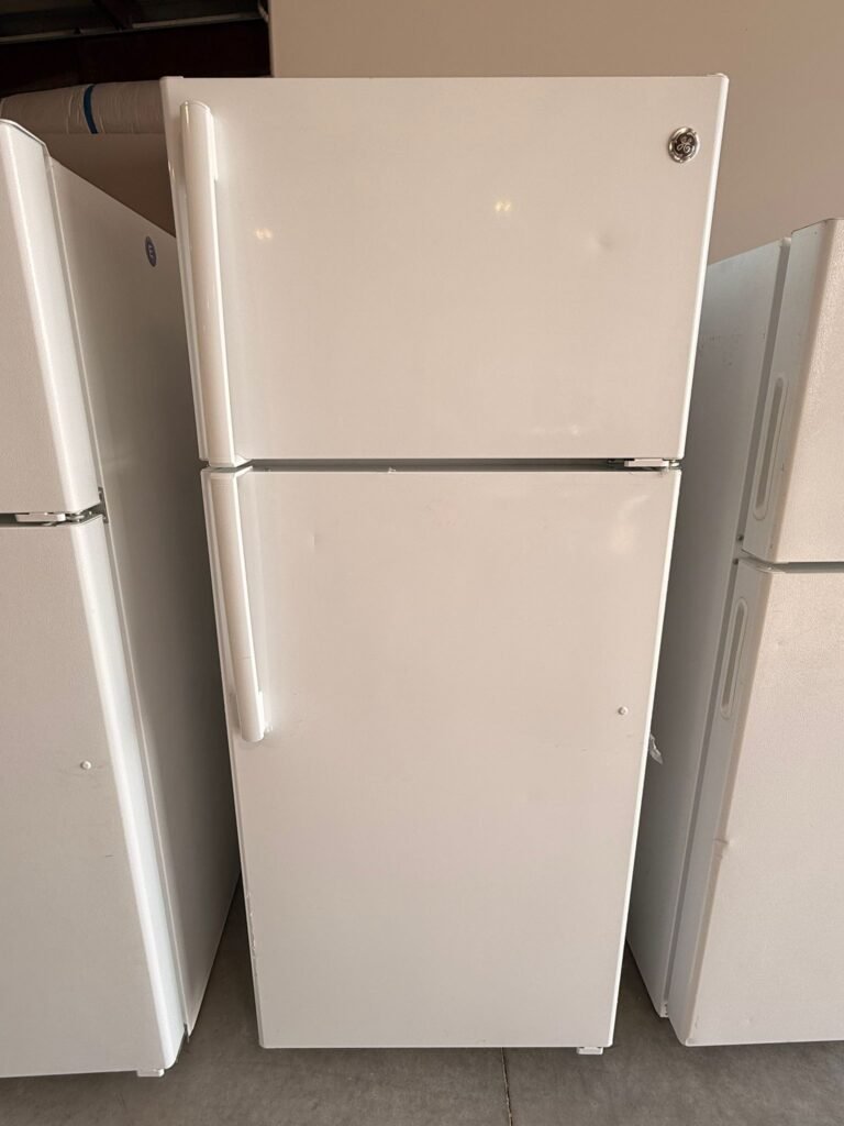 GE 18 cu. ft. Top-Freezer Refrigerator in White! - Freezetch