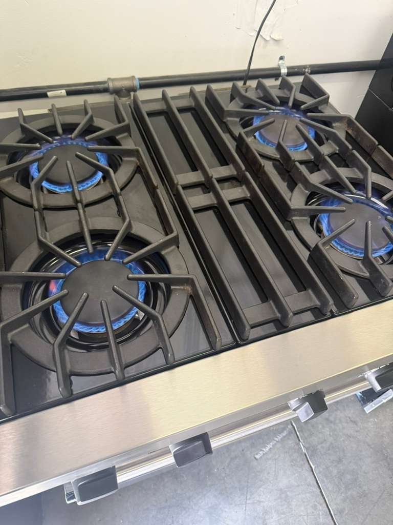 Viking Professional 30 Inch Gas Range with Convection Oven and 4 Open ...